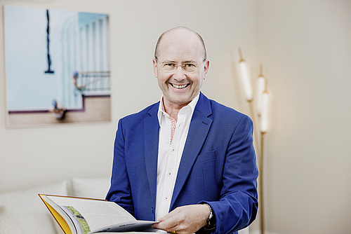 Hotellerie Gastronomie Zeitung: Hospitality-Coach hat ein Trainingsbuch ...