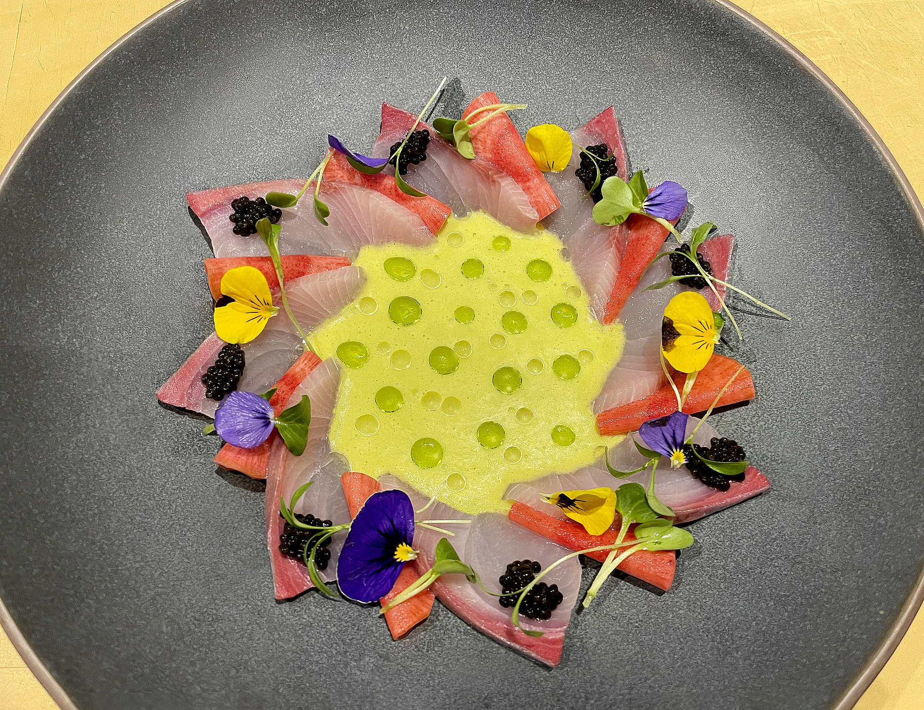 Hotellerie Gastronomie Zeitung: La recette d’Alberto Fulong: hamachi ...